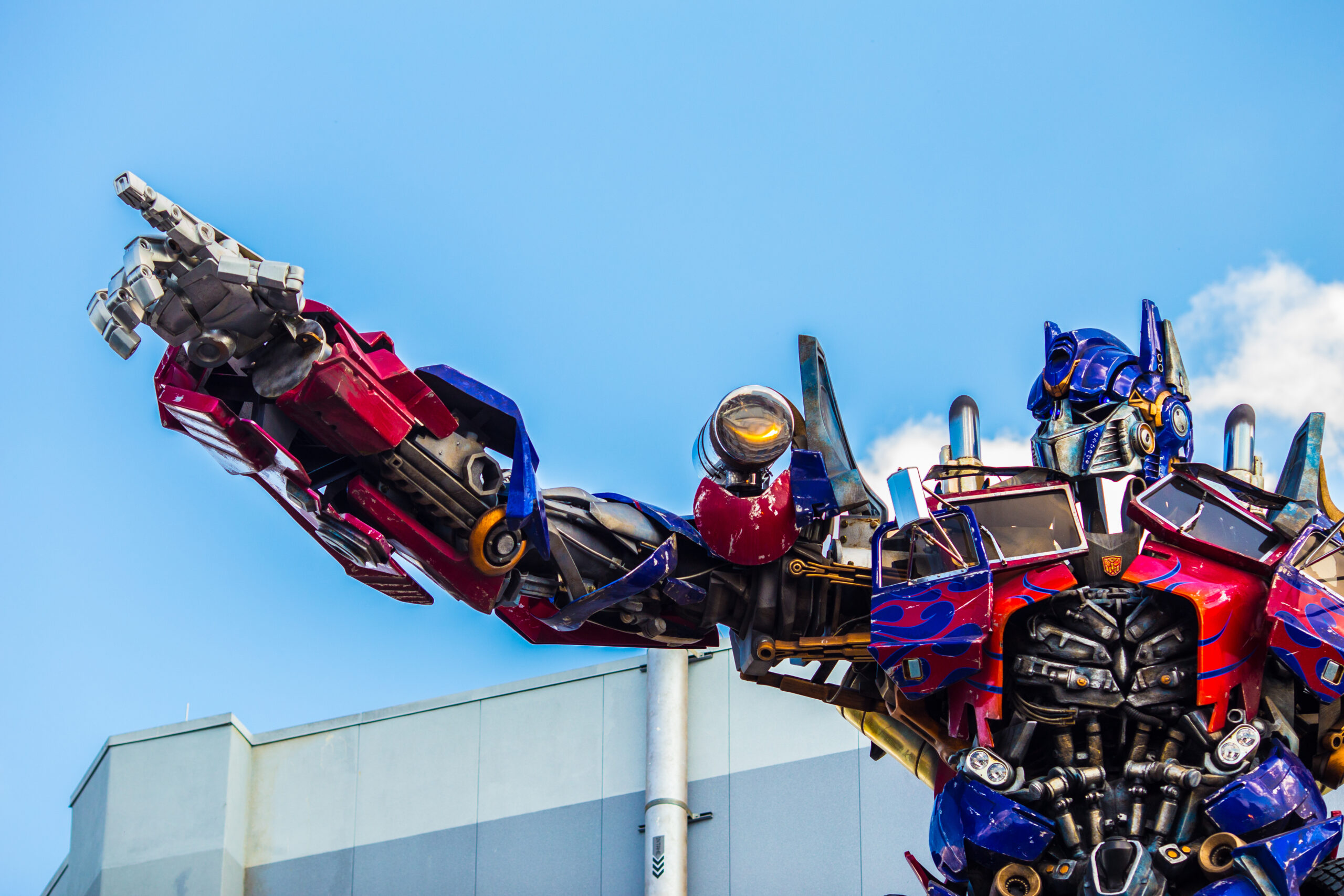 Nickelodeon takes the binary out of bots, puts the trans in ...